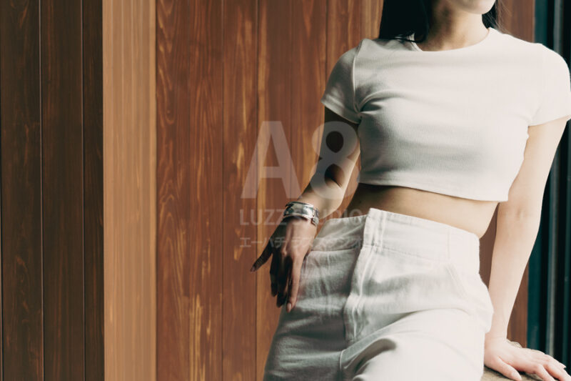 木目調のモダンな洗練されたレンタル撮影スタジオ｜A8 LUZZ STUDIO(エーハチラズスタジオ）